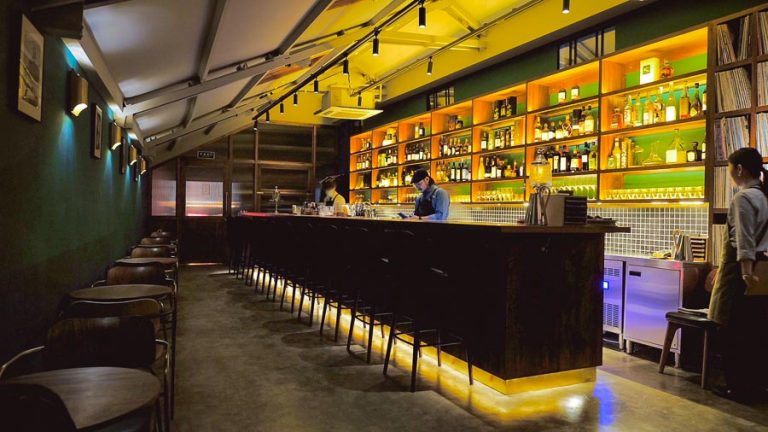 Shanghai Bund Nightlife: Exit Bar Rouge Enter KEV - NOMFLUENCE