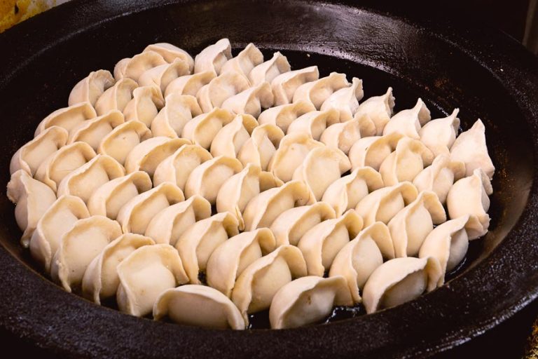 Where To Eat Guotie & Shengjian Bao in Shanghai - NOMFLUENCE