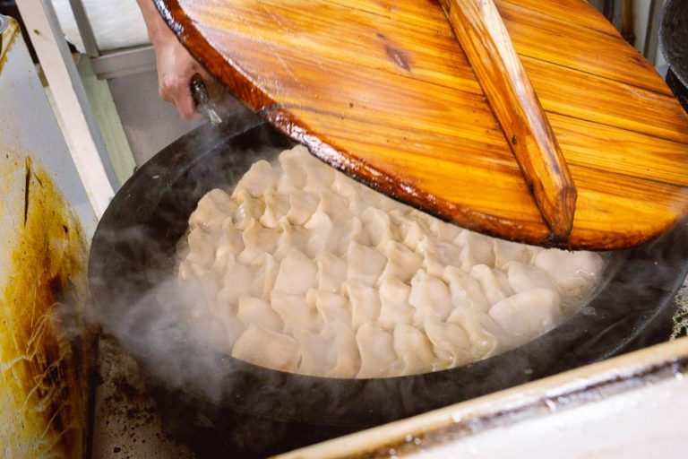 Where To Eat Guotie & Shengjian Bao in Shanghai - NOMFLUENCE