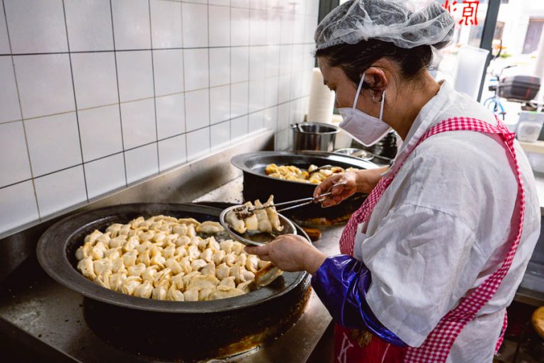 Where To Eat Guotie & Shengjian Bao in Shanghai - NOMFLUENCE