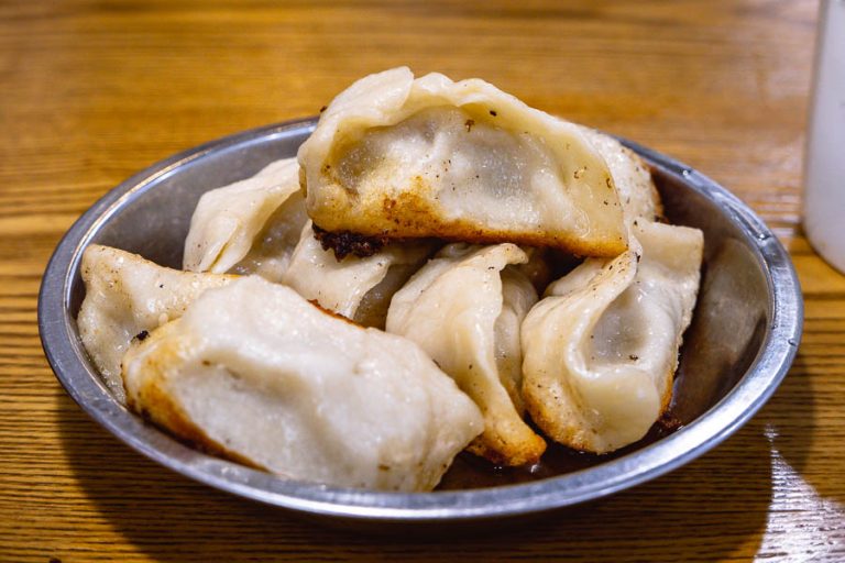 Where To Eat Guotie & Shengjian Bao in Shanghai - NOMFLUENCE