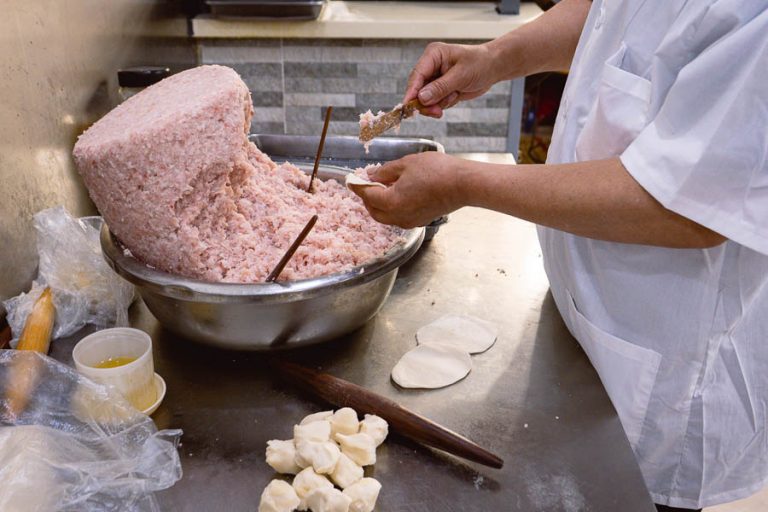 Where To Eat Guotie & Shengjian Bao in Shanghai - NOMFLUENCE