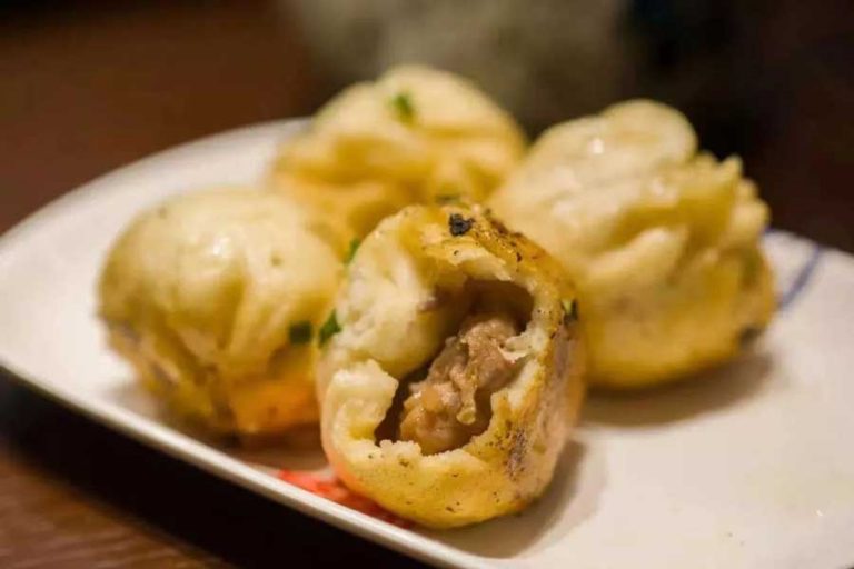 Where To Eat Guotie & Shengjian Bao in Shanghai - NOMFLUENCE