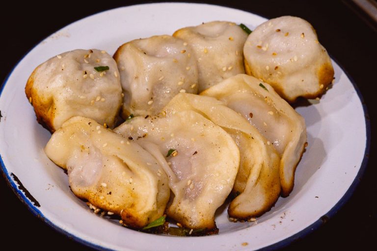 Where To Eat Guotie & Shengjian Bao in Shanghai - NOMFLUENCE