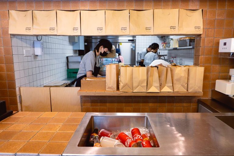 Cheers Burger: Queuing for Street-Side Burgers, Worth It? - NOMFLUENCE